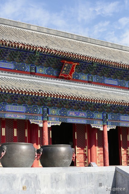 What are the roles of the princes, iron hat kings, Lord Belle, and ...