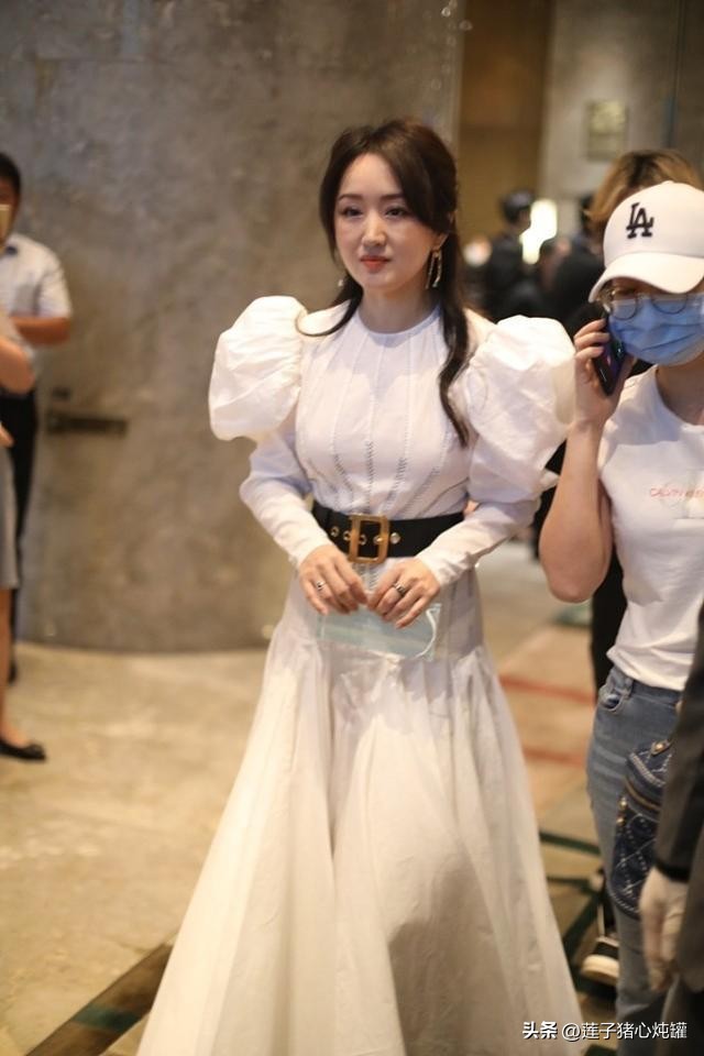 Yang Yuying, who is away from the filter, is also very sweet. She looks ...