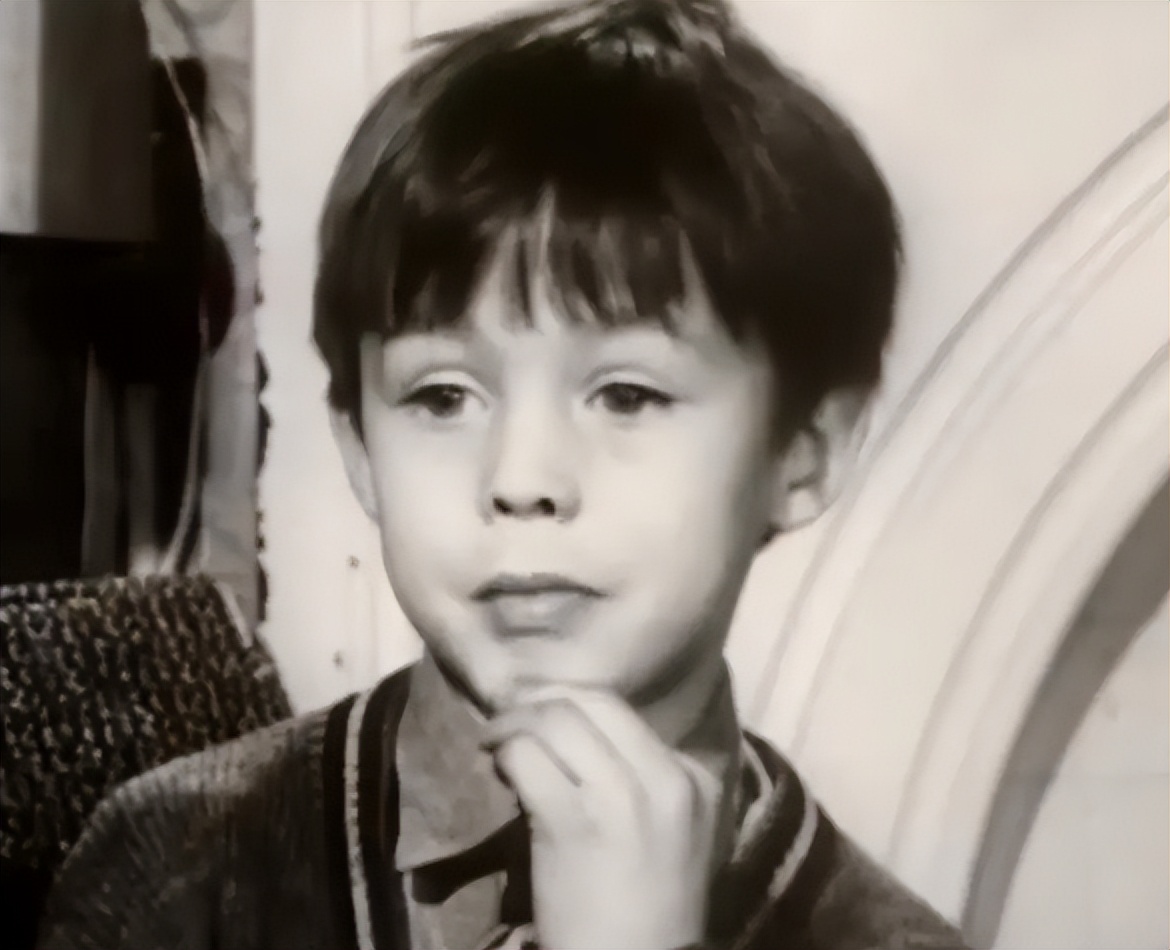 Explore the multi-dimensional observation of society and life in "Seven ...