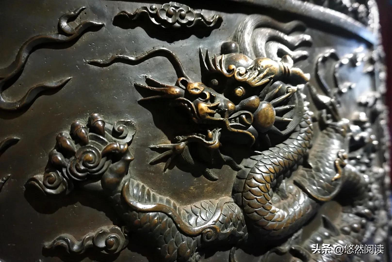 Looking at ancient bells in the Ancient Bell Museum of Dazhong Temple ...