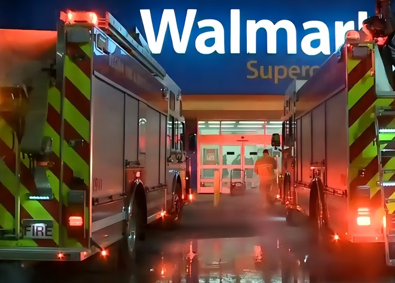 A fire broke out in a famous Japanese food store in Vancouver, Canada ...