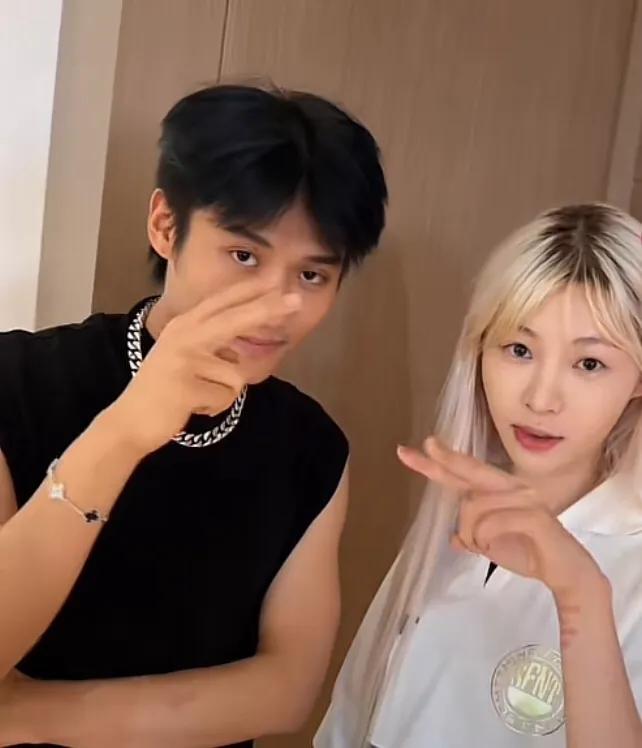 Good guy! The two goddesses, Xiao Yang and Liu Yan, danced hotly, and when Xiao Yang's sister-in ...