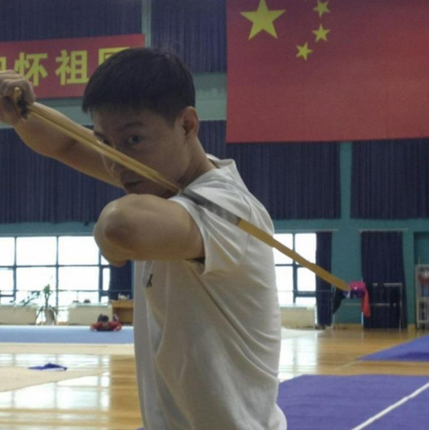Yang Junyi: When he was young, Yushu faced the wind, his middle-aged ...