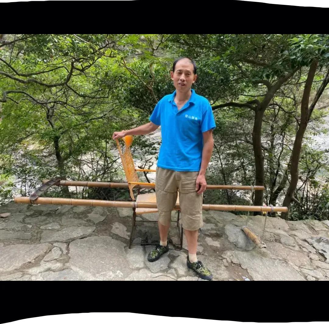 The bearer on Lushan Mountain built three houses by carrying the sedan ...