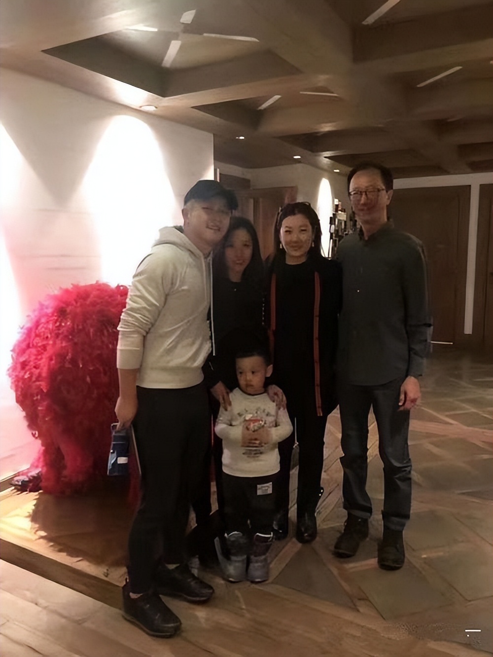 Guo Jingjing and Fu Mingxia are in the same frame, one has a big waist ...