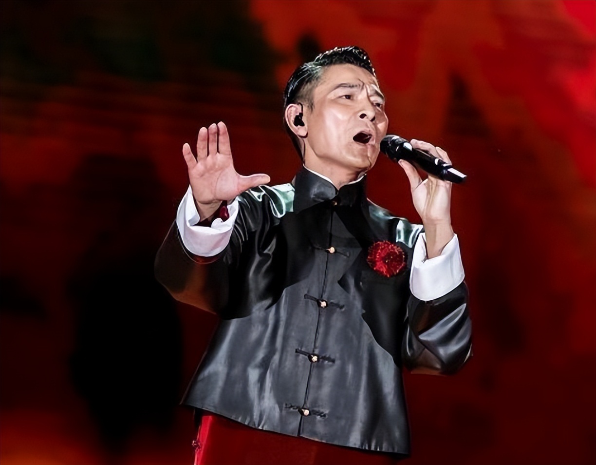 51-year-old Pang Long posted more than 300 videos with 450,000 ...