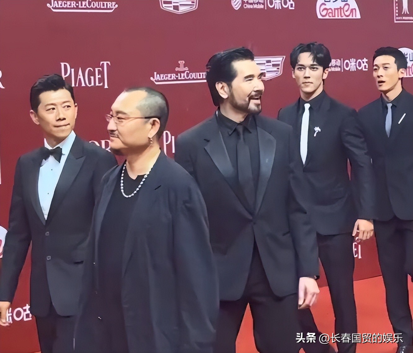 62-year-old Fei Xiang appeared on the red carpet of the Shanghai Film ...