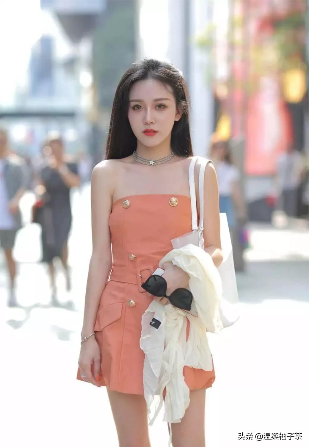 Street shooting: sweet-looking girl - iNEWS