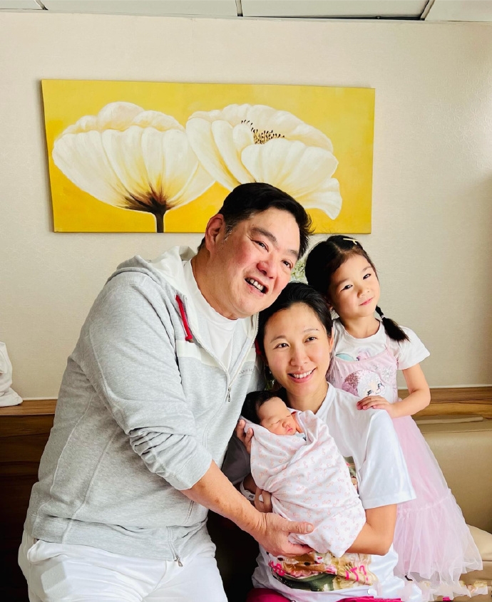 The 61-year-old Zeng Wenhao is blessed with a son. The 25-year-old ...
