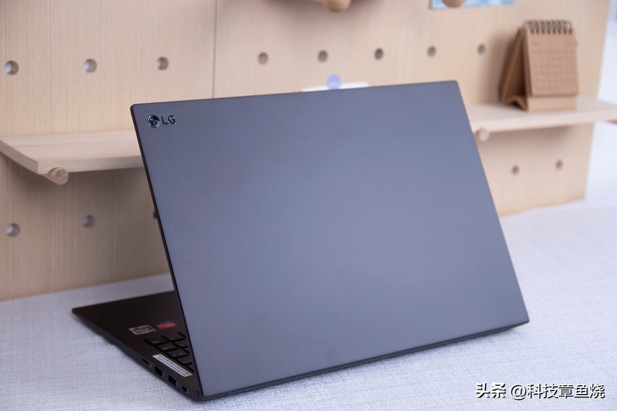 It's coming, it's coming, LG's new line of LG Ultra PCs - iNEWS