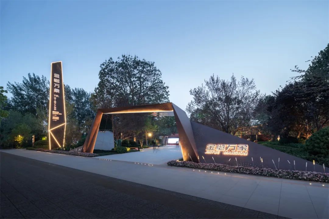 Eye-catching spiritual fortress - iNEWS