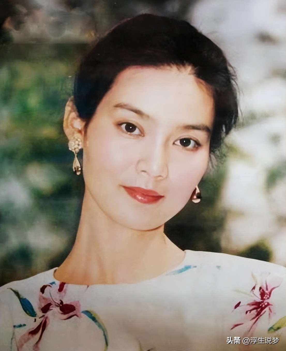 Pan Hong: Giving up love for her career, feeling guilty, divorced and ...