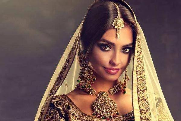 Known as one of the "New Seven Wonders of the World", the Taj Mahal has ...