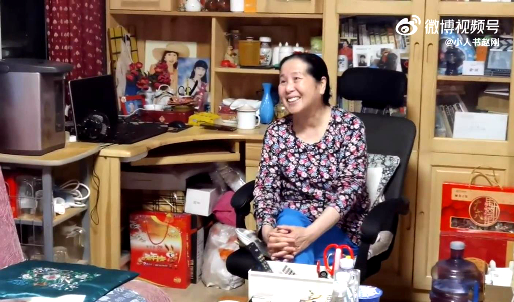 Liang Yin's second wife, Yu Hu, made a rare appearance. She fell in ...