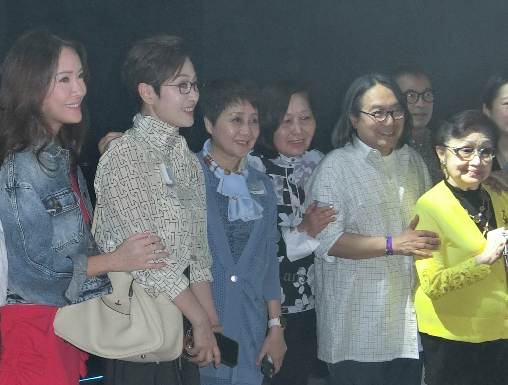 Guo Jingjing's mother-in-law participated in Andy Lau's art exhibition ...