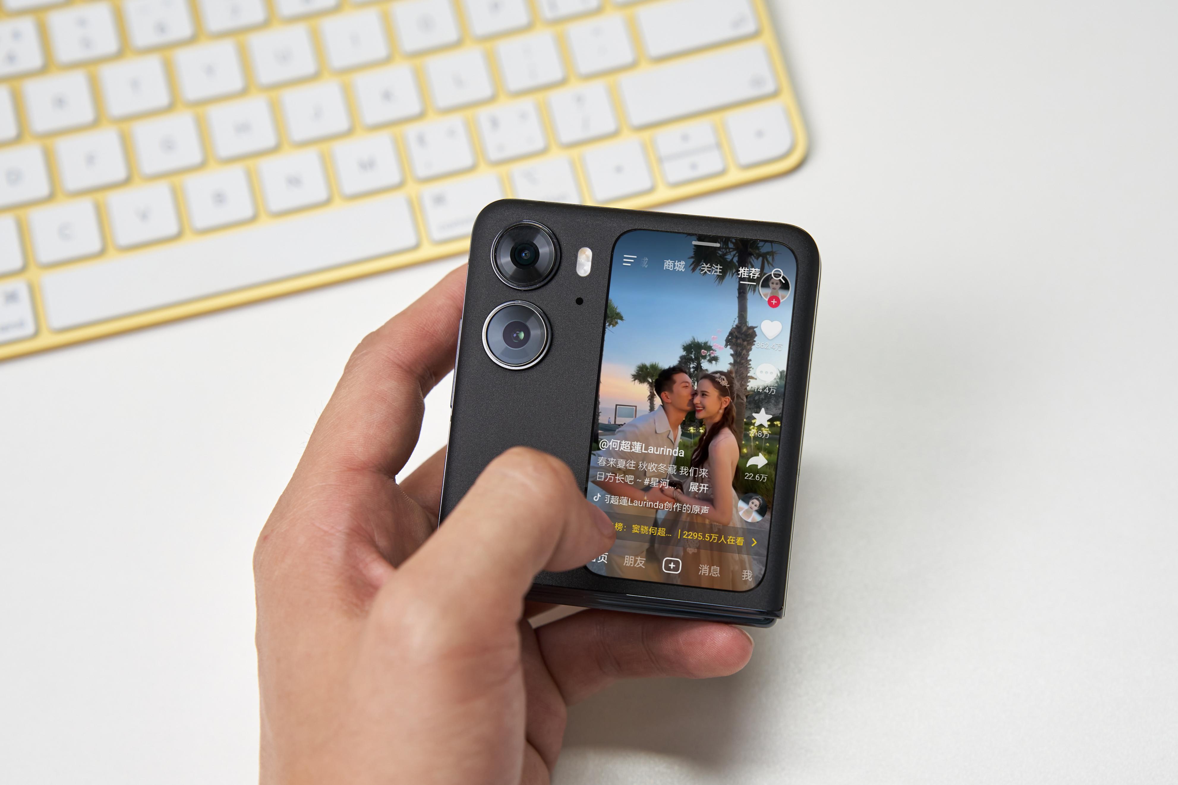 Send WeChat, scan Douyin, play games! OPPO Find N2 Flip has a perfect ...