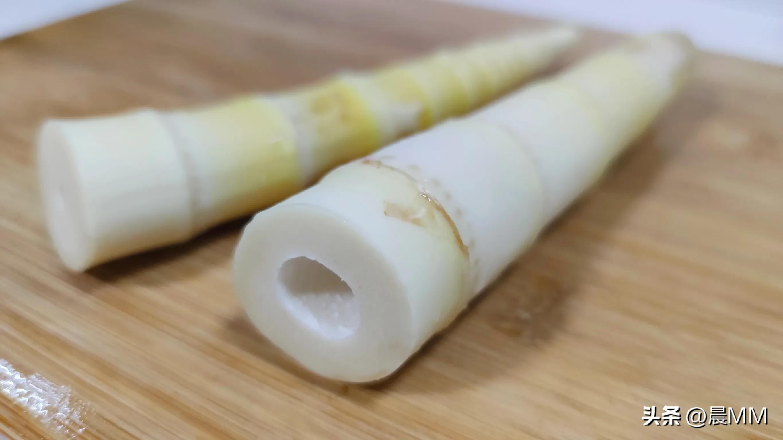 Fresh Spring Bamboo Shoots Stir-fried with Double Peppers - iNEWS