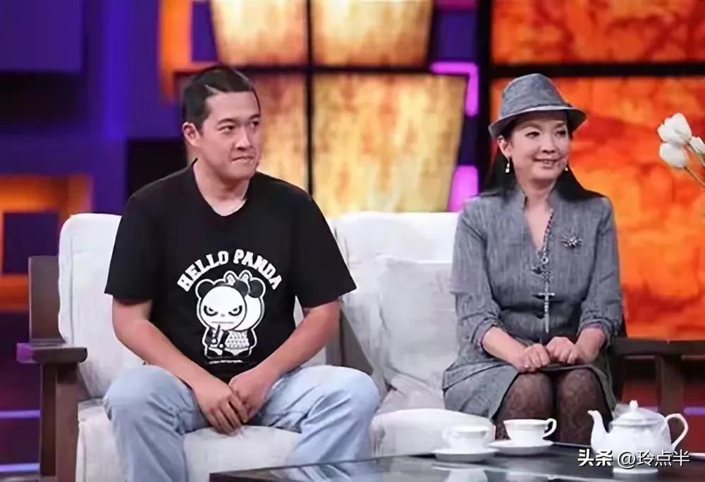 Zhang Fengyi loves his stepdaughter very much, but ignores his son. He ...