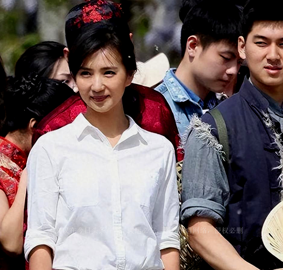 Thirteen years after having a child in a secret marriage, recent photos of "heartthrob" Chen Hao ...