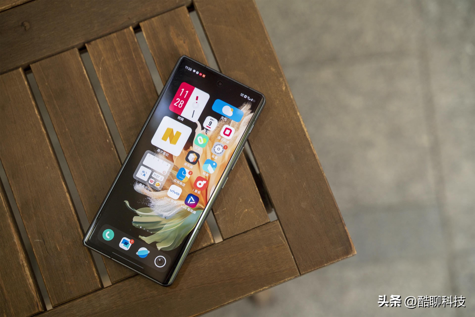 Almost perfect folding screen inner screen!vivo X Fold crease is ...