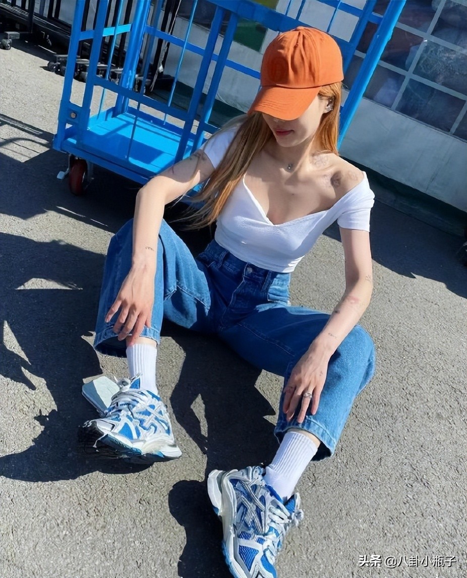 Can you pierce the neck too?HyunA posted neck studs, she is indeed the ...