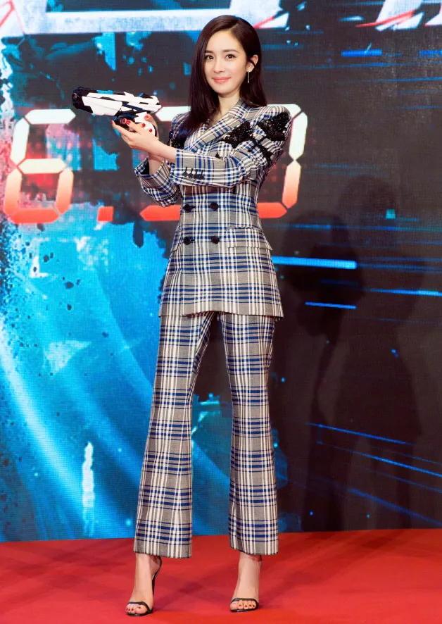 Mi Mi movie promotion line beautiful legs dress up set - iNEWS