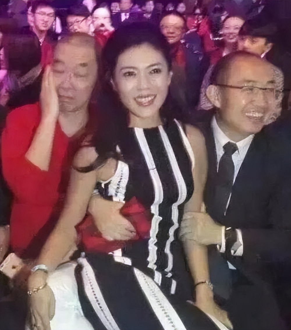 From sitting on Pan Shiyi's lap to watching the show alone, how arrogant Su Mang was before, how ...