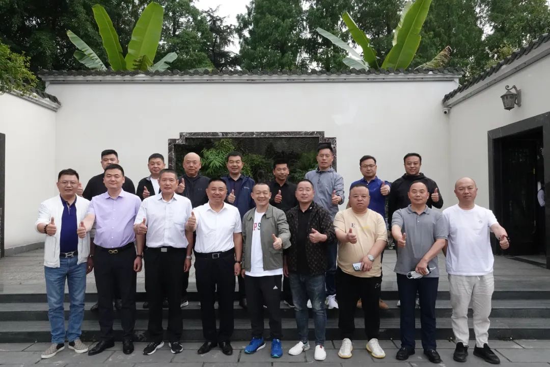 Walk into Chengdu Tanwei Studio, Chicken Feather Shop, Hexi Yard, Yang ...