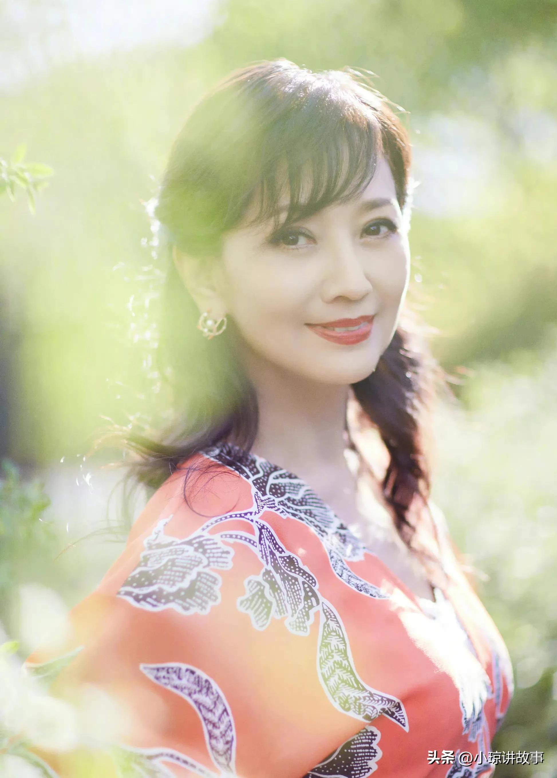 Zhao Yazhi's beautiful photos in the warm spring sun, temperament has ...