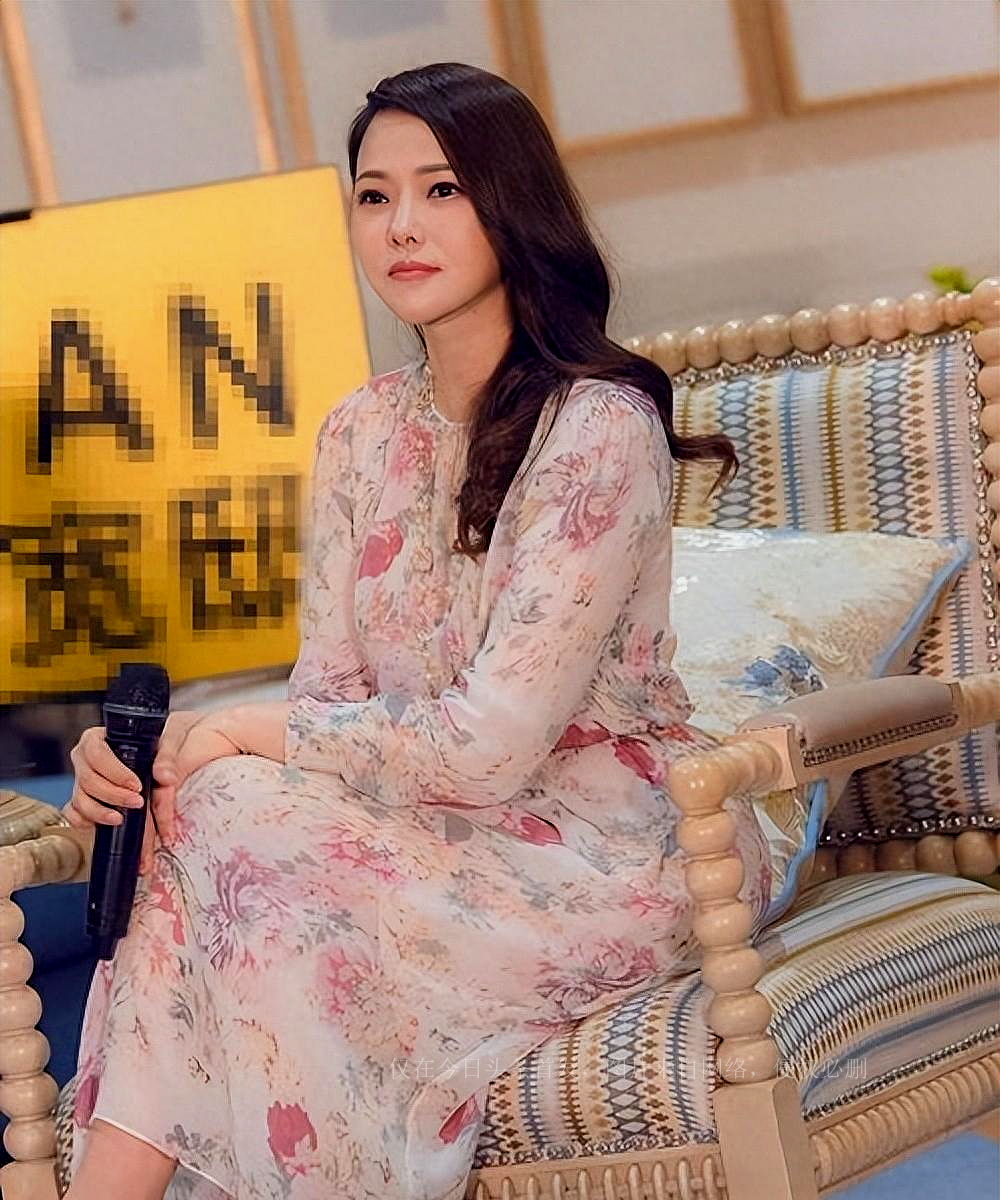 This time, the 55-year-old Yi Nengjing taught the female stars another ...