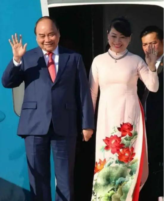 The First Lady of Vietnam: Born with a round face - iNEWS