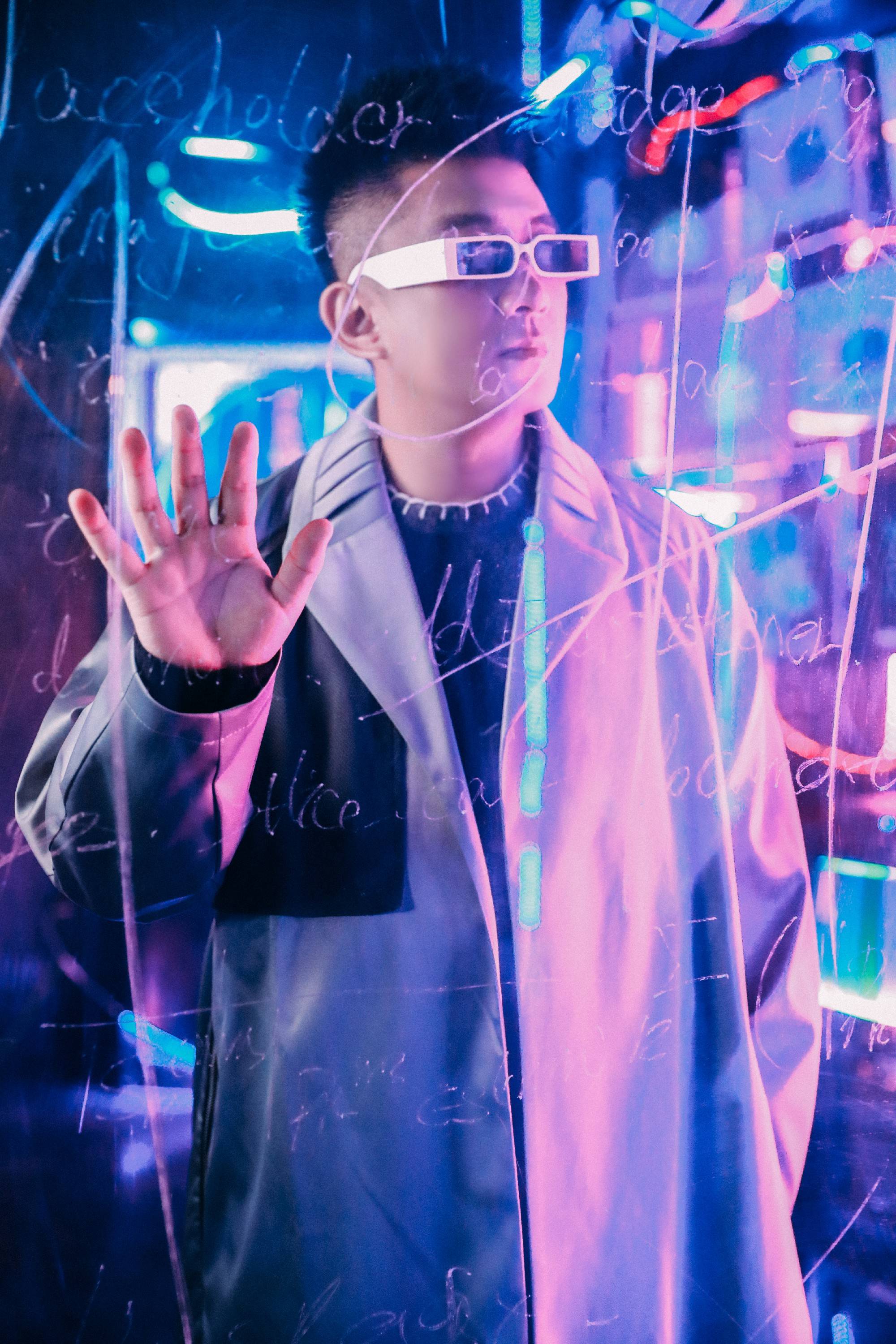 Wang Jiacheng, the founder of Zaomengjia Music, sang the episode "Hint" of the film and ...