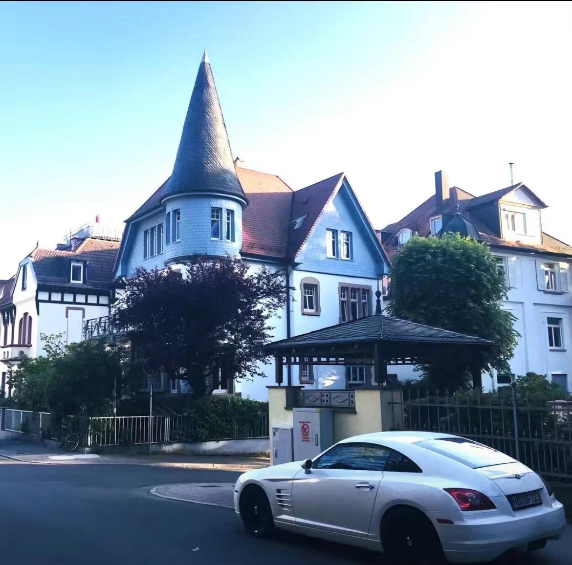 63-year-old Shen Danping lives in Germany! Married to a foreign husband ...