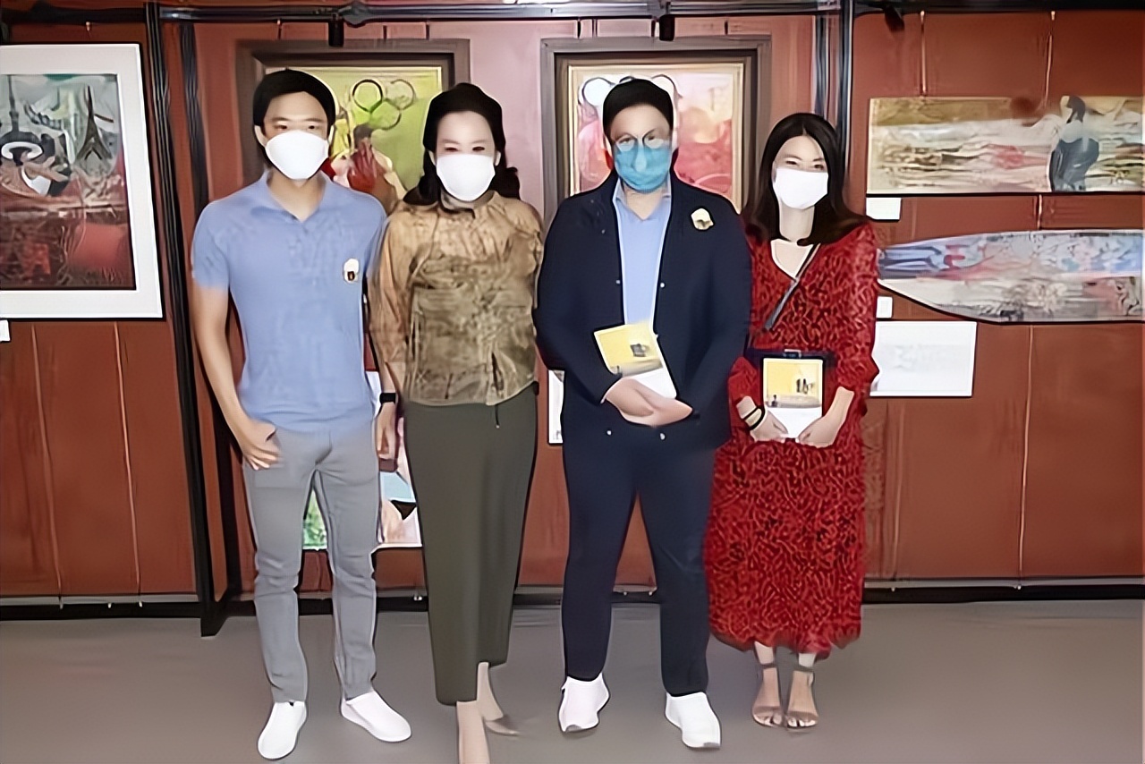 Guo Jingjing's family is too low-key, everyone wears simple and ...