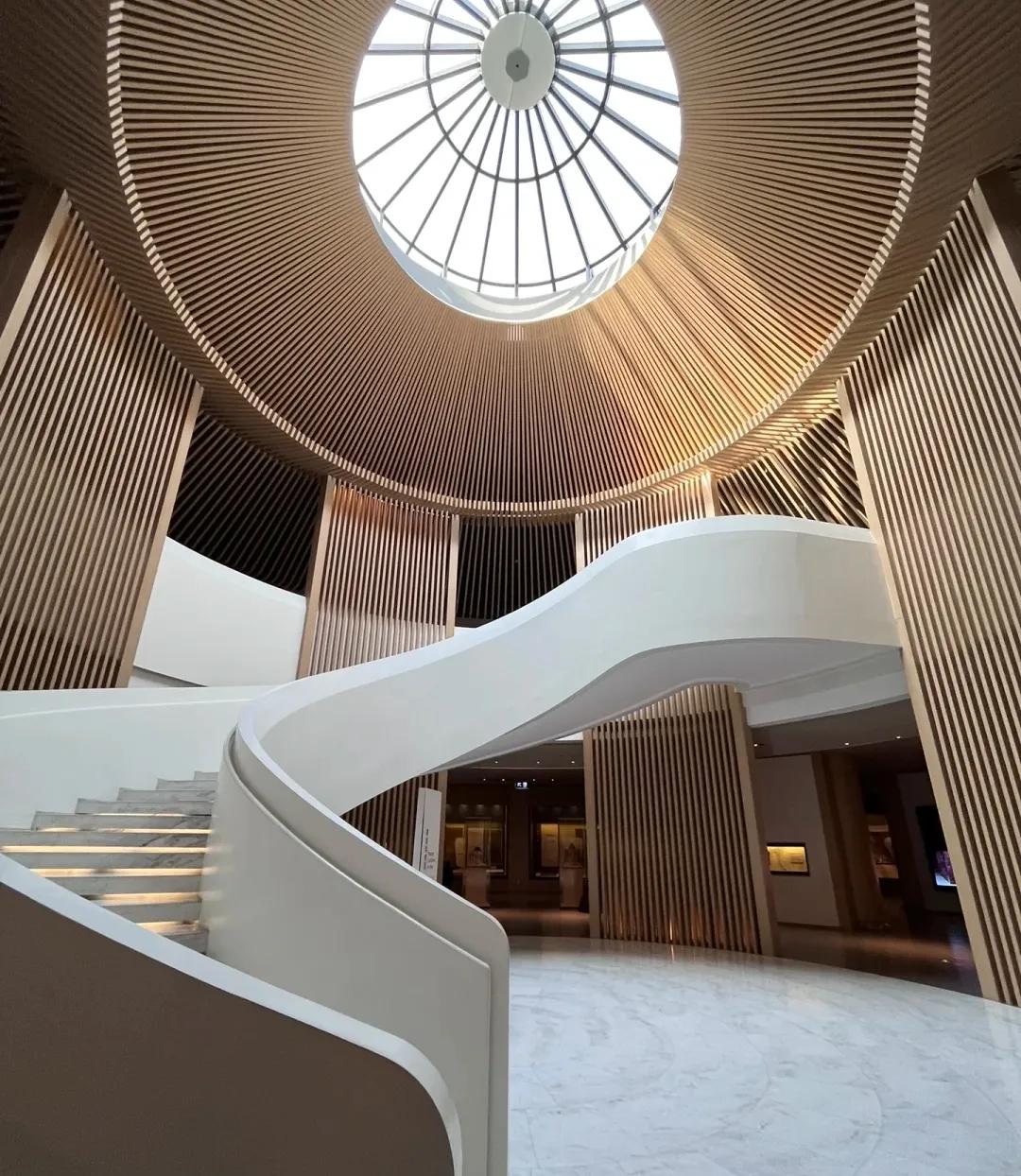 The "cloakroom" in the museum - China National Silk Museum - iNEWS