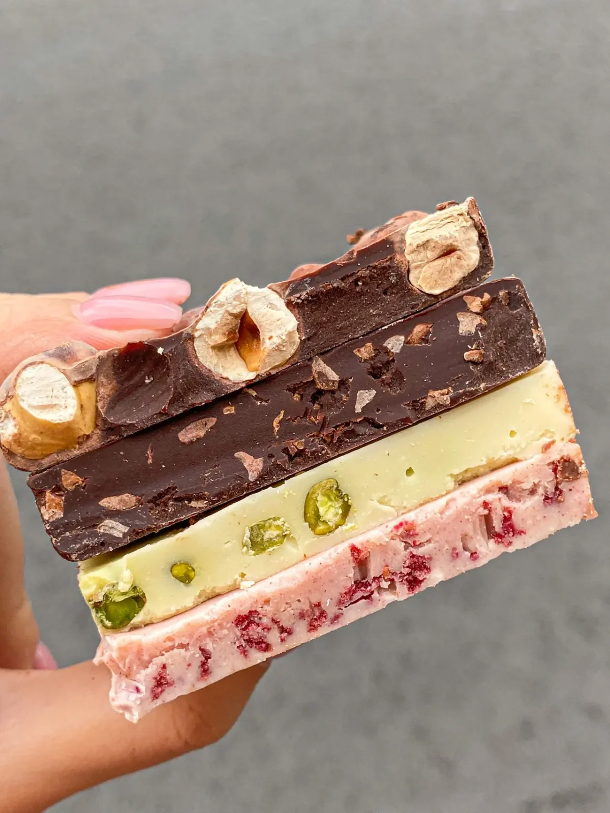Fall in one bite! Just eat chocolate, okay? - iNEWS
