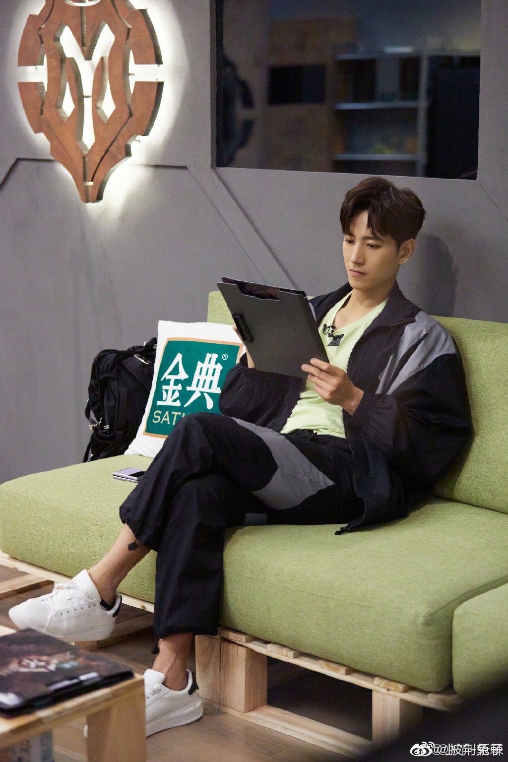 Is Zhang Junning a fan of Ren Xianqi?The eyes are full of Ren Xianqi ...