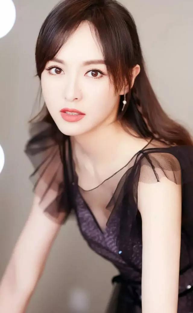 Tang Yan's beautiful hot photo photo, her appearance is so beautiful ...