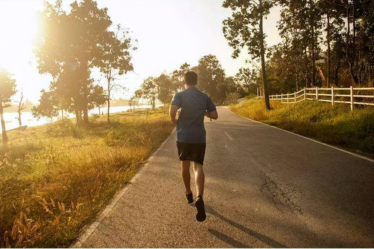 A 43-year-old man who insisted on running 5 kilometers every night for ...
