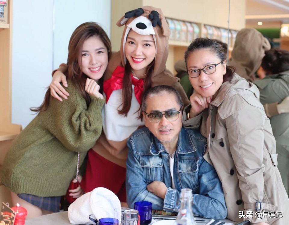 Tang Luowen shared a sweet photo with her mother and sister: three ...