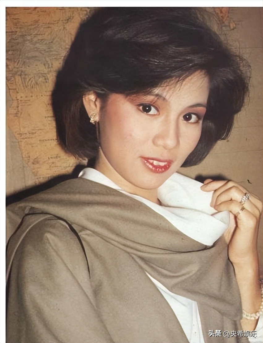 She is Huang Rong in "The Legend of the Condor Heroes". She committed ...