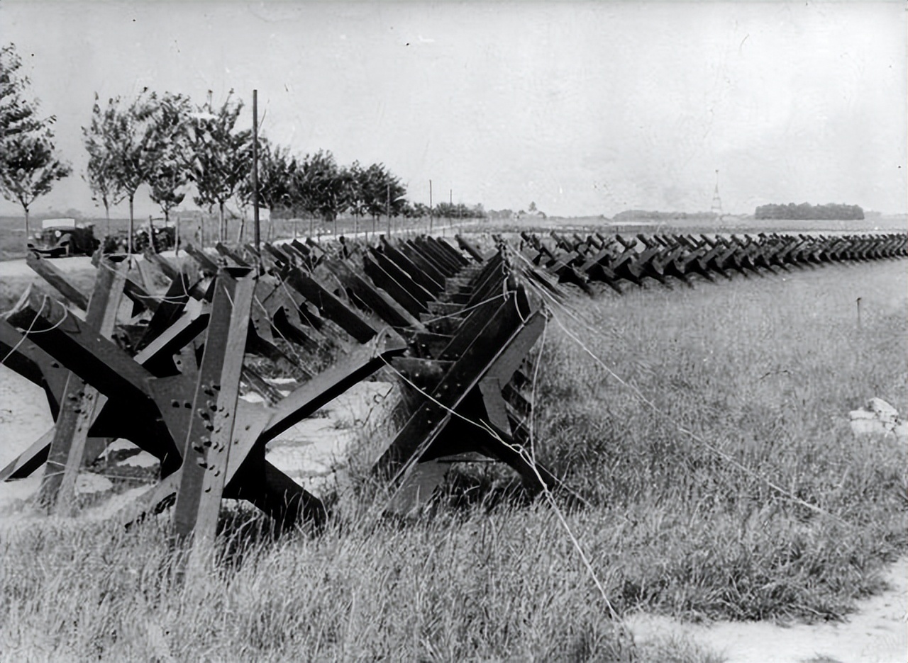How did the "Czech Hedgehog", an anti-tank artifact during World War II ...