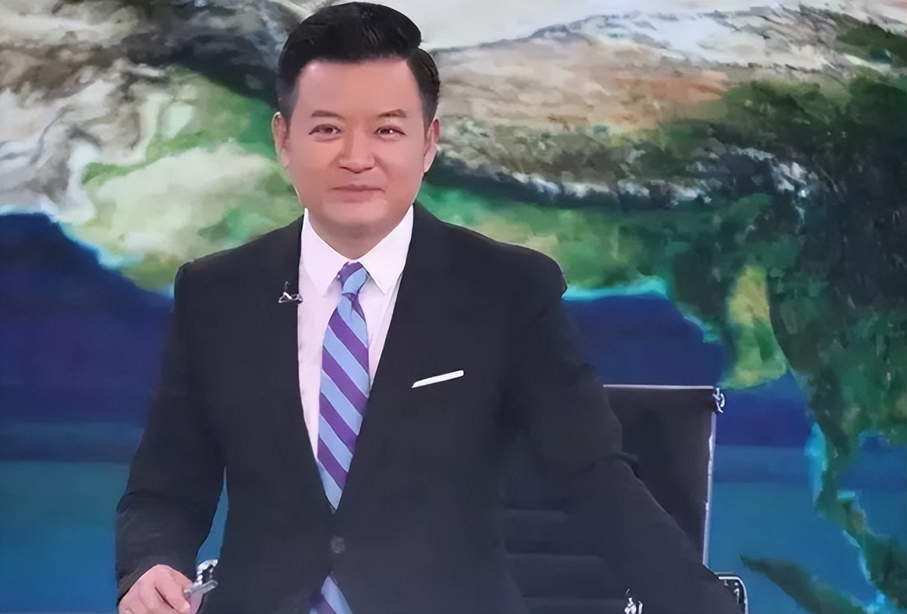 He is a well-known host of CCTV. He left CCTV for the United States at ...