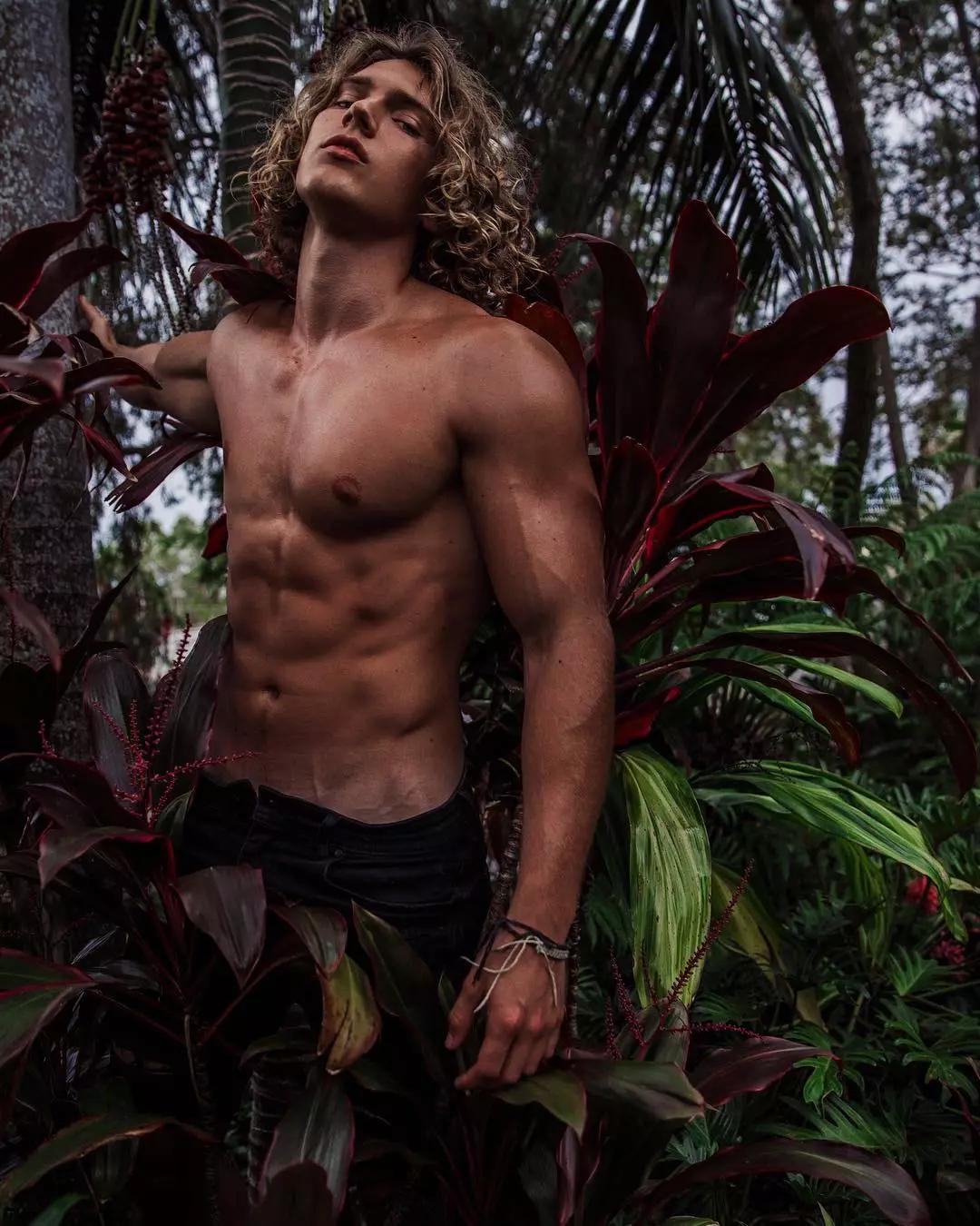 Fitness male model Benjamin Albred releases fitness books to share his ...