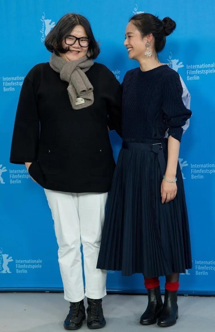 Zhou Yun said to Hong Huang, "Nice to meet you, you are more temperamental than the legendary ...