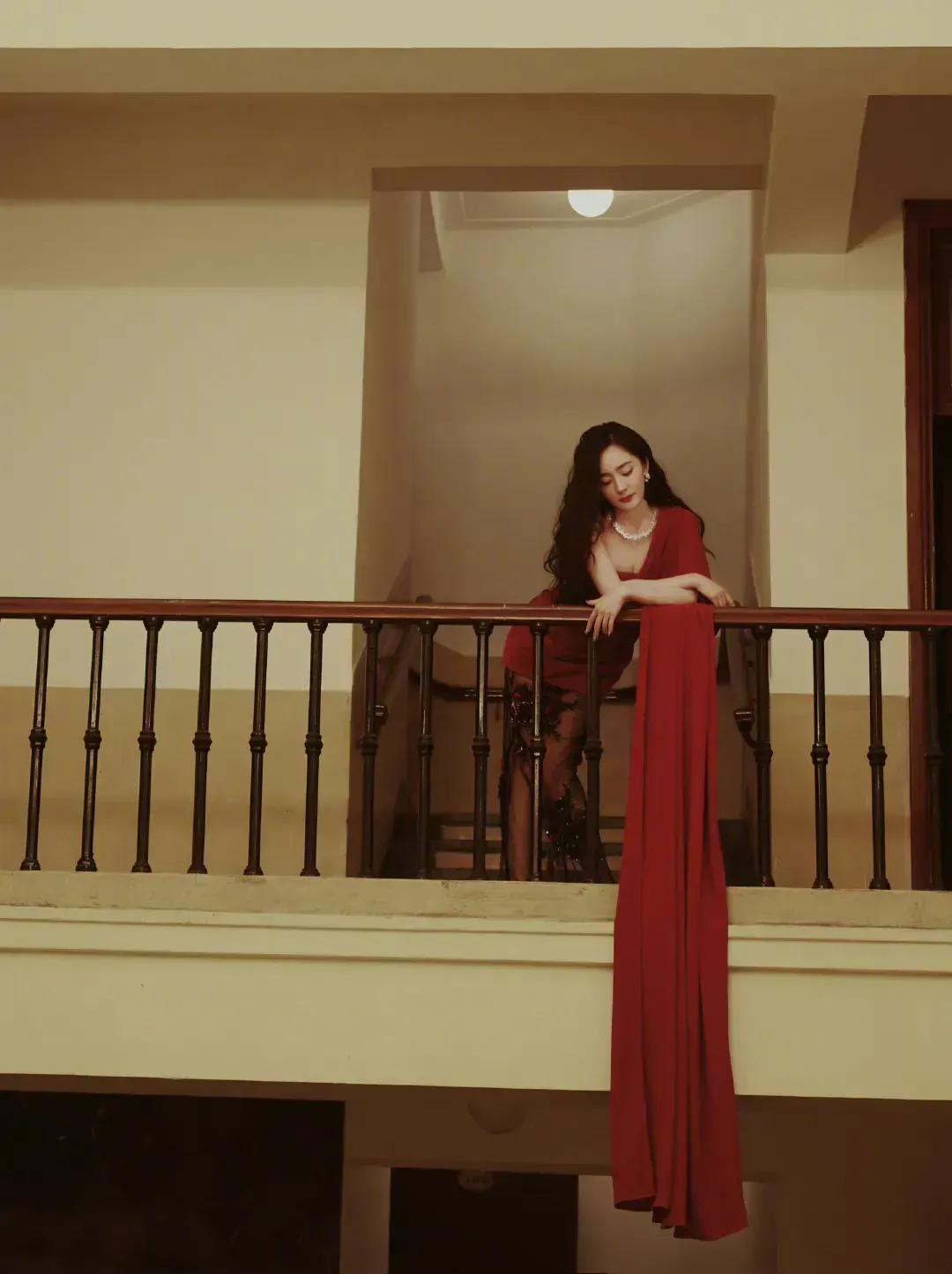 Yang Mi red is too beautiful - iNEWS
