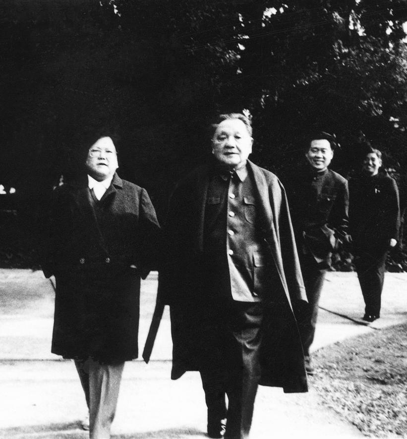 In 1972, when Deng Xiaoping went to Jinggangshan, he listened to the ...