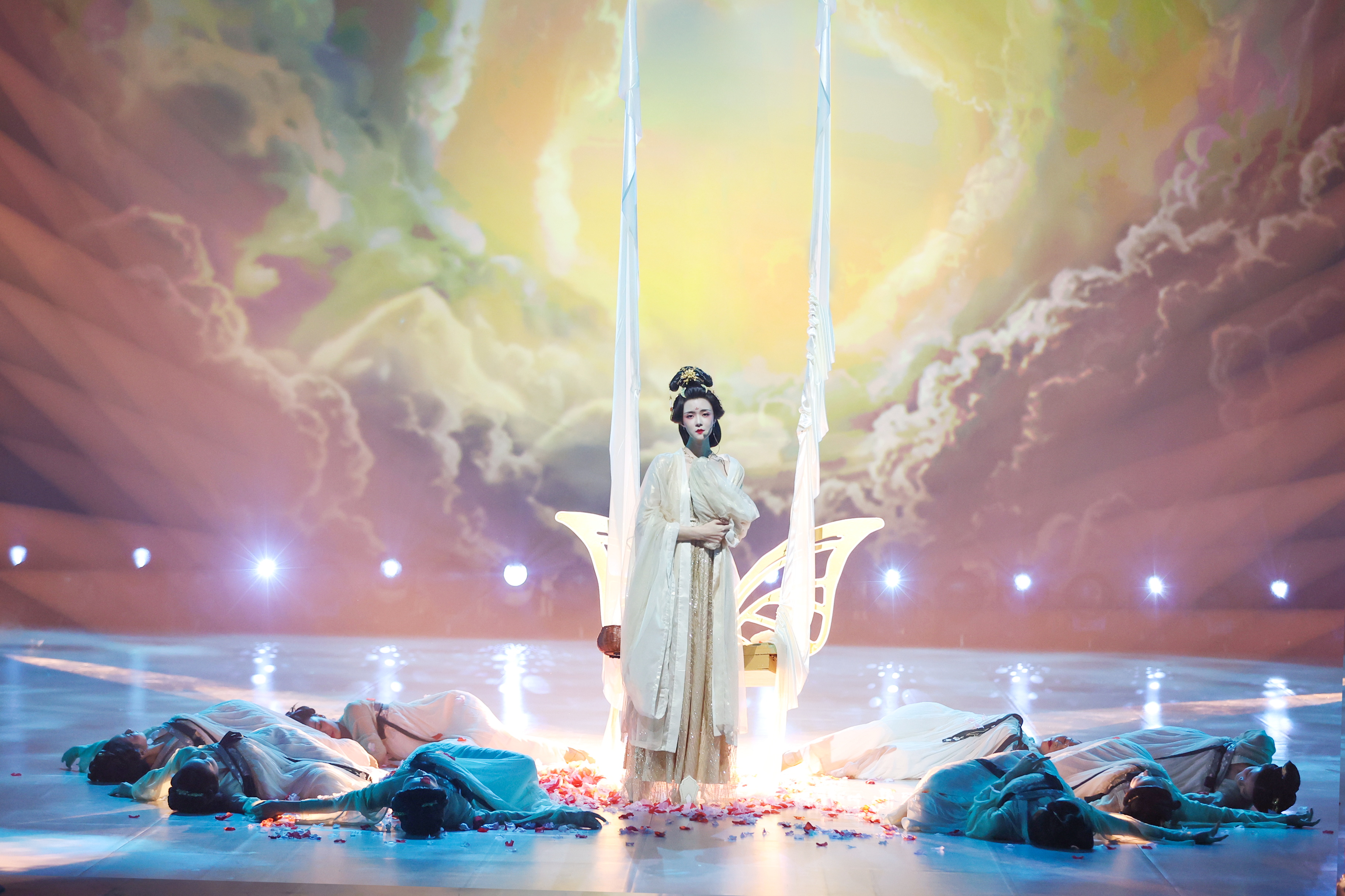 Zhang Wanqing's "Beautiful Years Study Club" interprets the graceful ...