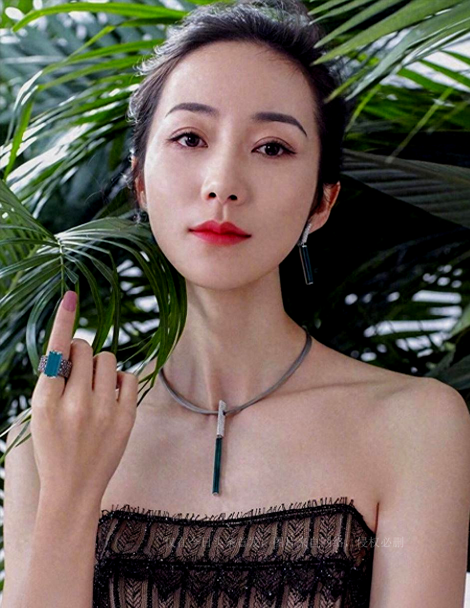 Han Xue, the goddess of temperament, has attended the Spring Festival ...