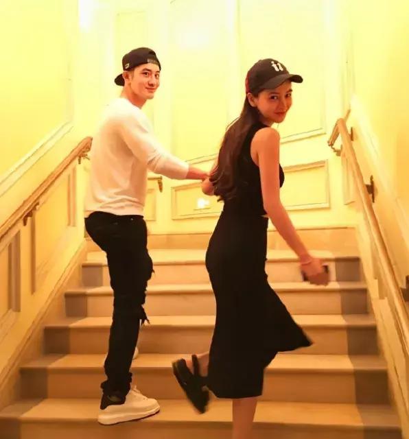 Huang Xiaoming and Ye Ke appeared at the Bay Area Gala, introducing ...